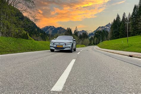 Parkeren op een helling? 🤯 Vermijd deze beginnersfouten! ⚠️ - Hoeveel ...